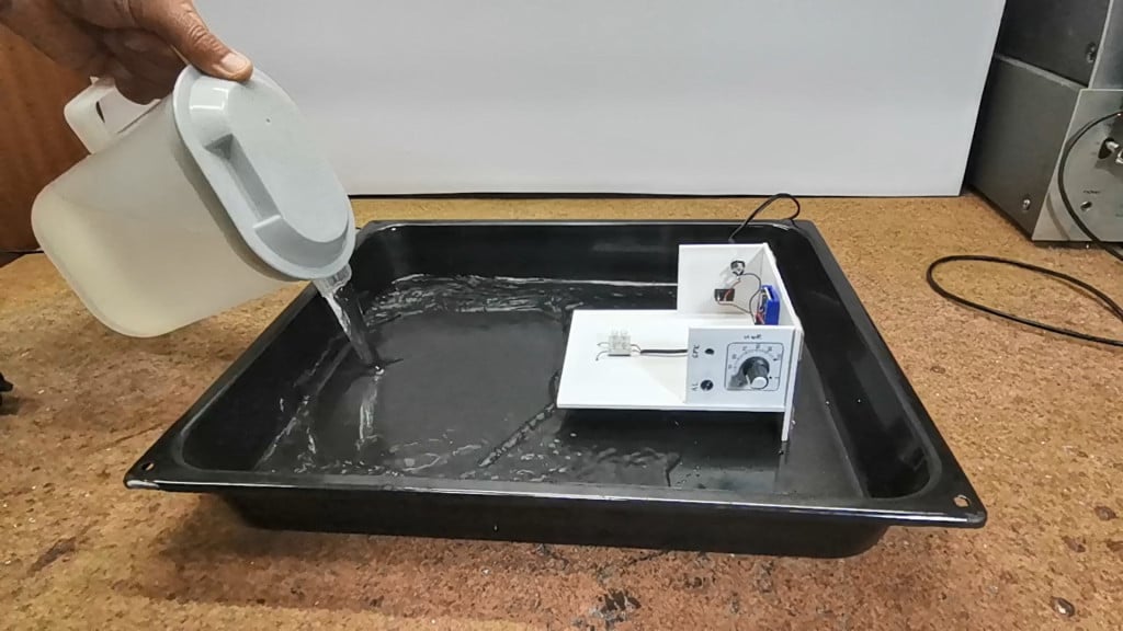 Simple DIY Capacitive Proximity Sensor—Human Presence Detector ...