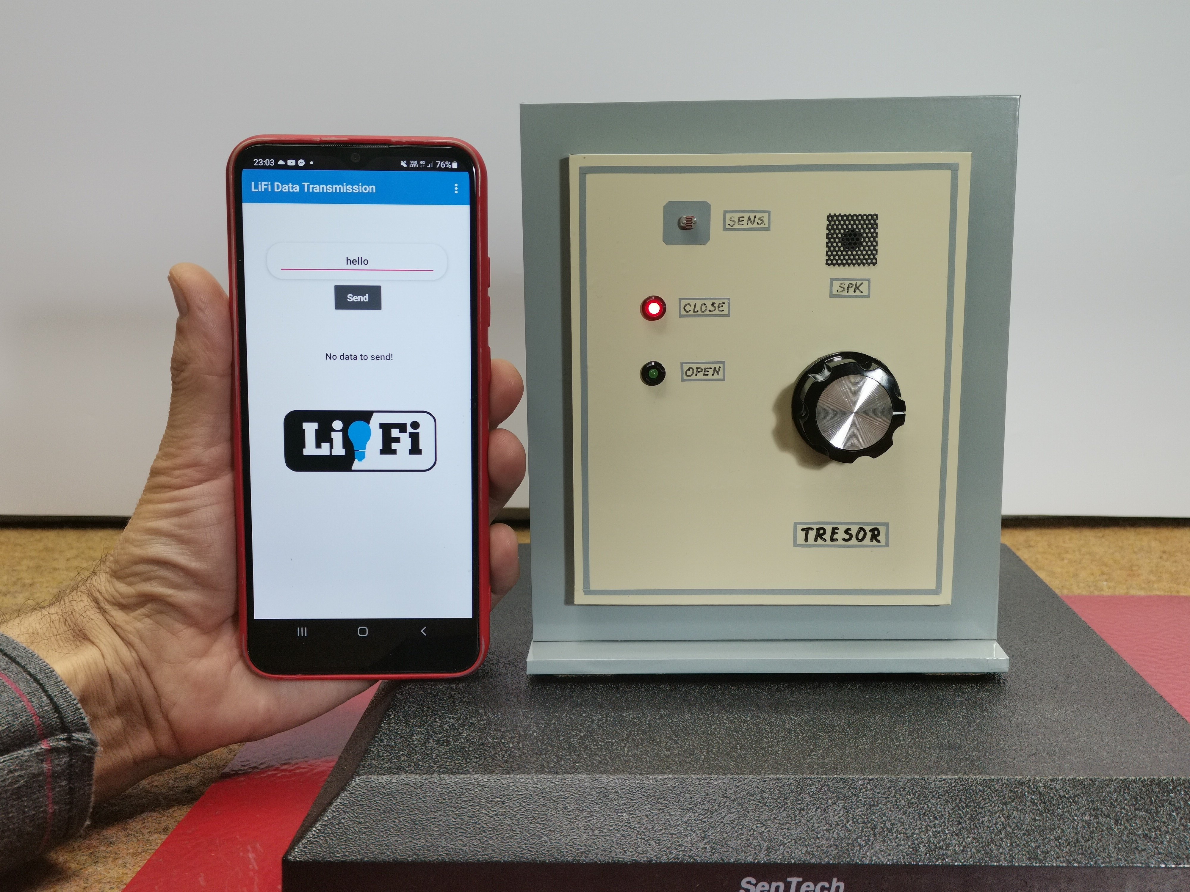 Arduino Door Lock with Smartphone Flashlight Login (Li-Fi project ...