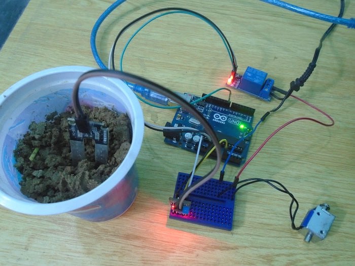 How to Test Soil With Arduino and an FC-28 Moisture Sensor | Arduino ...