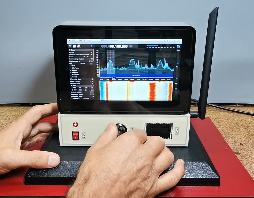 How to turn a 7 inch Elecrow pi terminal into a standalone SDR Radio ...