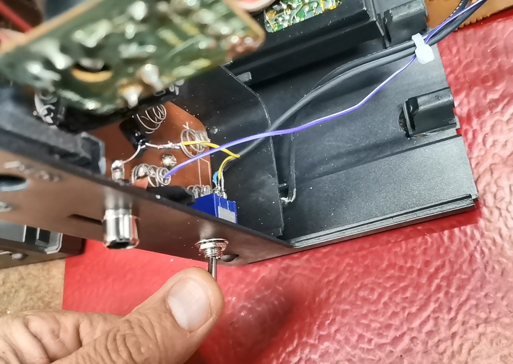 How to Make a Digital Clock on a Vintage B&W TV using Arduino | Arduino ...