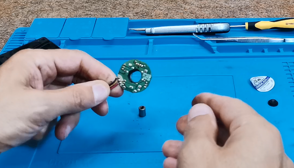 DIY Magnet Polarity Detector - How to Identify Poles with a Hall Sensor ...