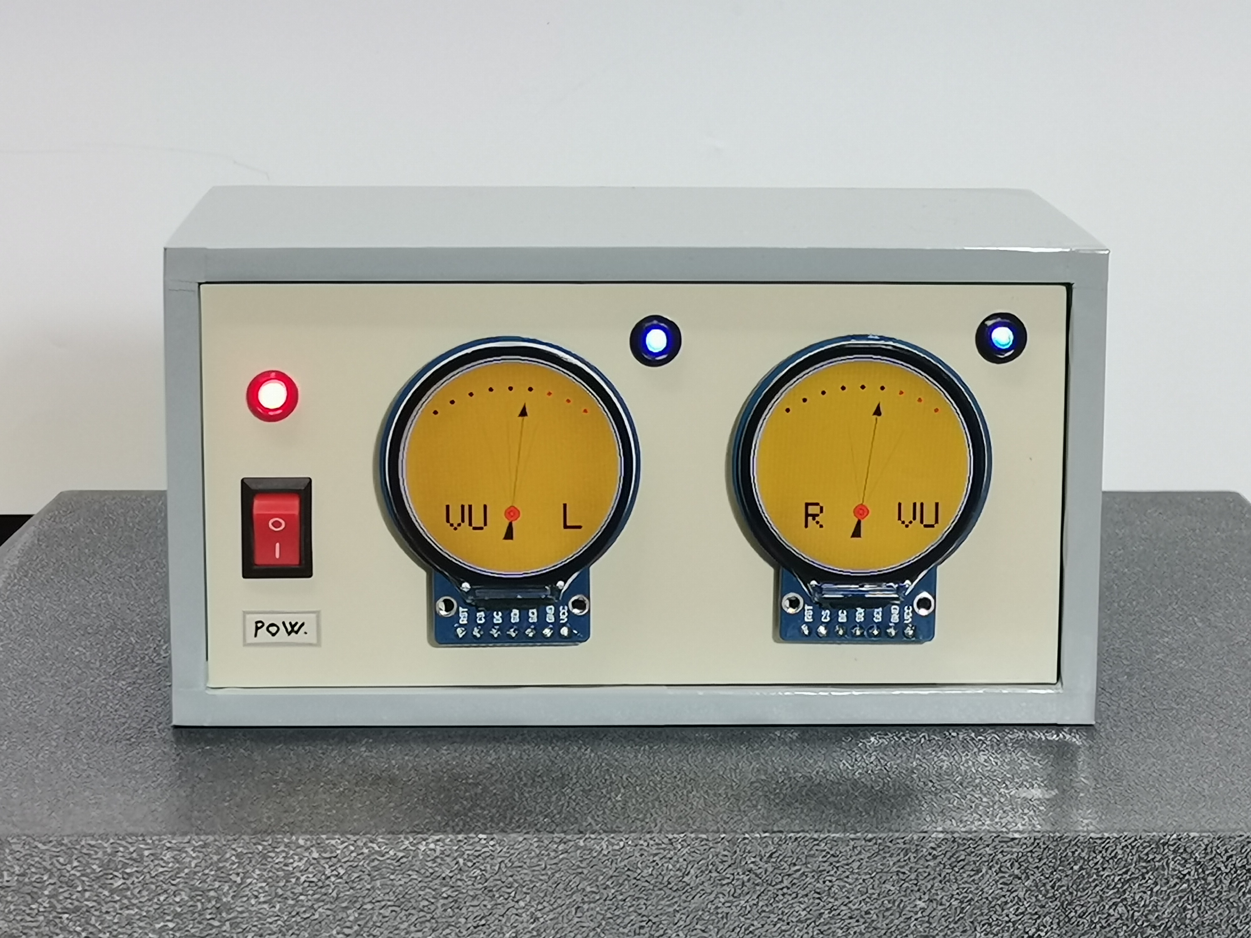 ESP32 Analog style VU meter with GC9A01 Round Dispalys + Peak Meters ...