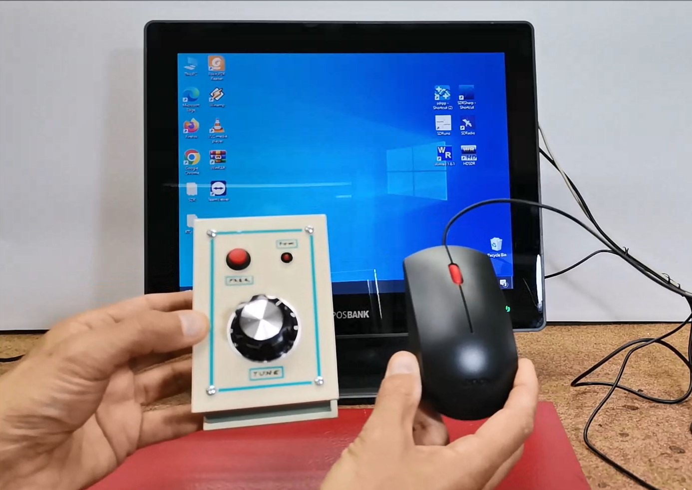 How to turn a Mouse into a Wireless Tuning Knob for SDR Radio | Arduino | Maker Pro