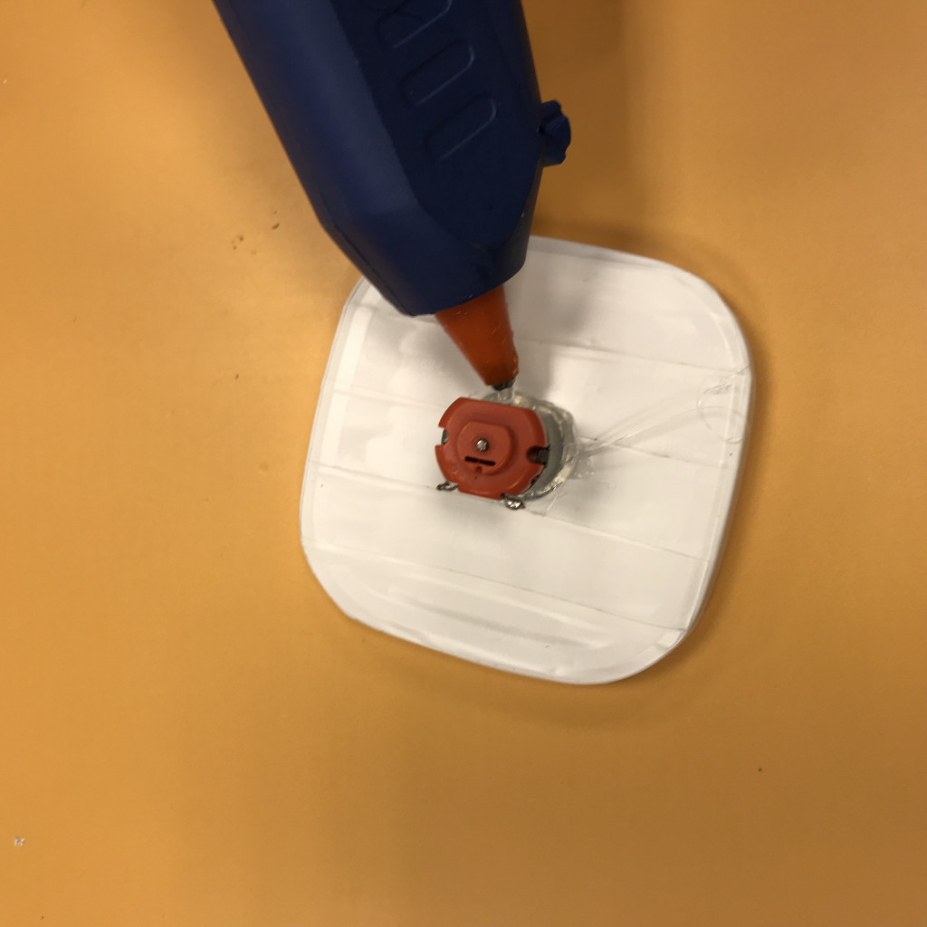 Make a Mini Mixer with Recyclable Materials | Custom | Maker Pro