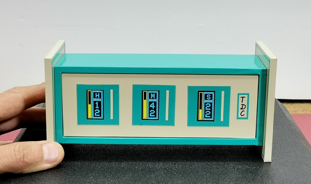DIY 3-Display OLED Clock with Arduino and I2C Multiplexer | Arduino ...