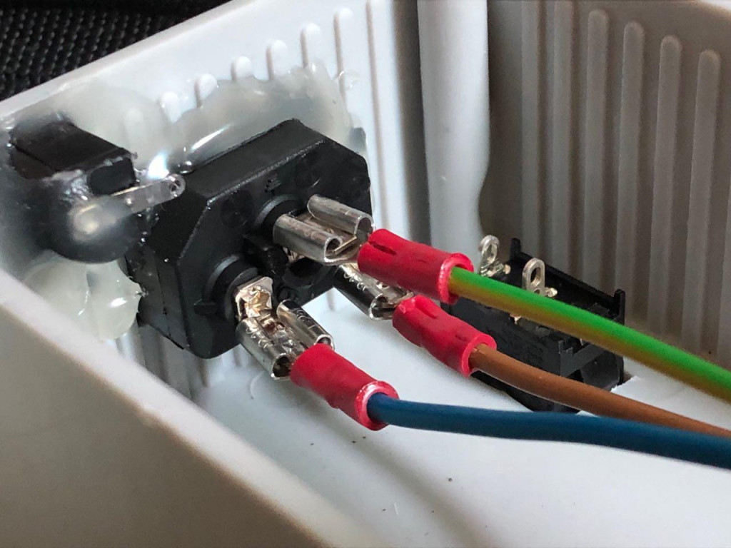 How to Build a Very Simple DIY Home Automation System | ESP8266 | Maker Pro