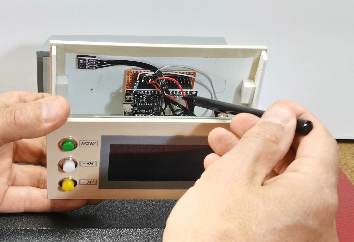 DIY Digital Barograph with BME280 and ESP32 - 24 Hour Pressure Trends ...