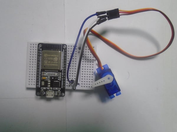 How to Control a Servo Motor From a Webpage With the ESP32 | Everything ...