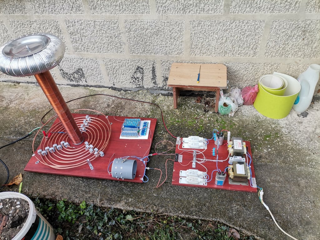 Dual MOT (microwave oven transformer) Tesla Coil | Analog | Maker Pro