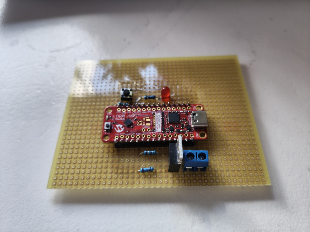 Ultra-Fast Programmable Fuse with a PIC16F13145 Configurable Logic Block | Configurable Logic ...