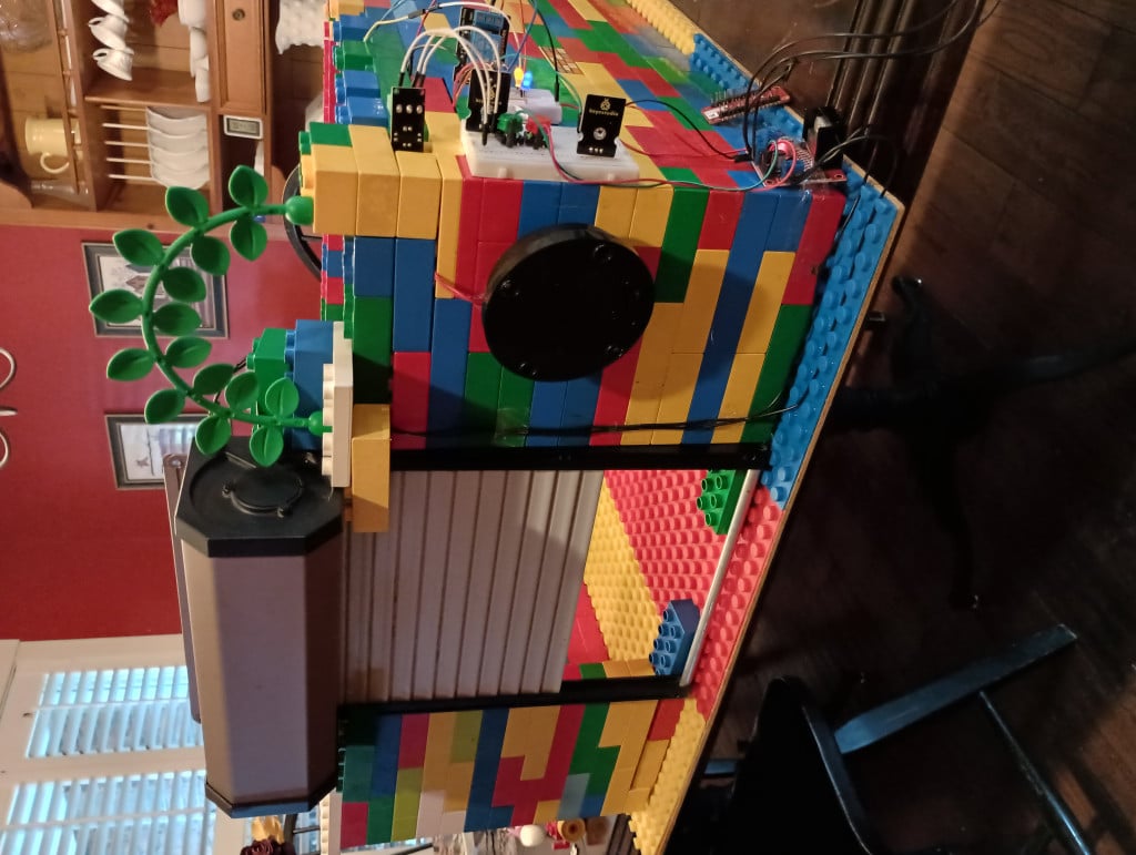 The PIC & Lay Motel | Configurable Logic Block | Maker Pro